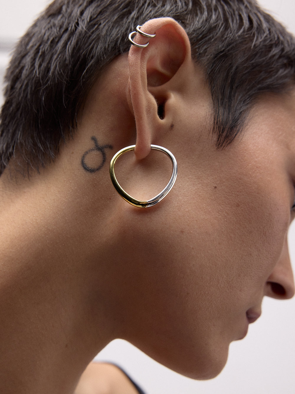 Avgvst SHIELD-SHAPED HOOPS TWO-SIDED オーガスト 公式通販 – ADDITION ADELAIDE